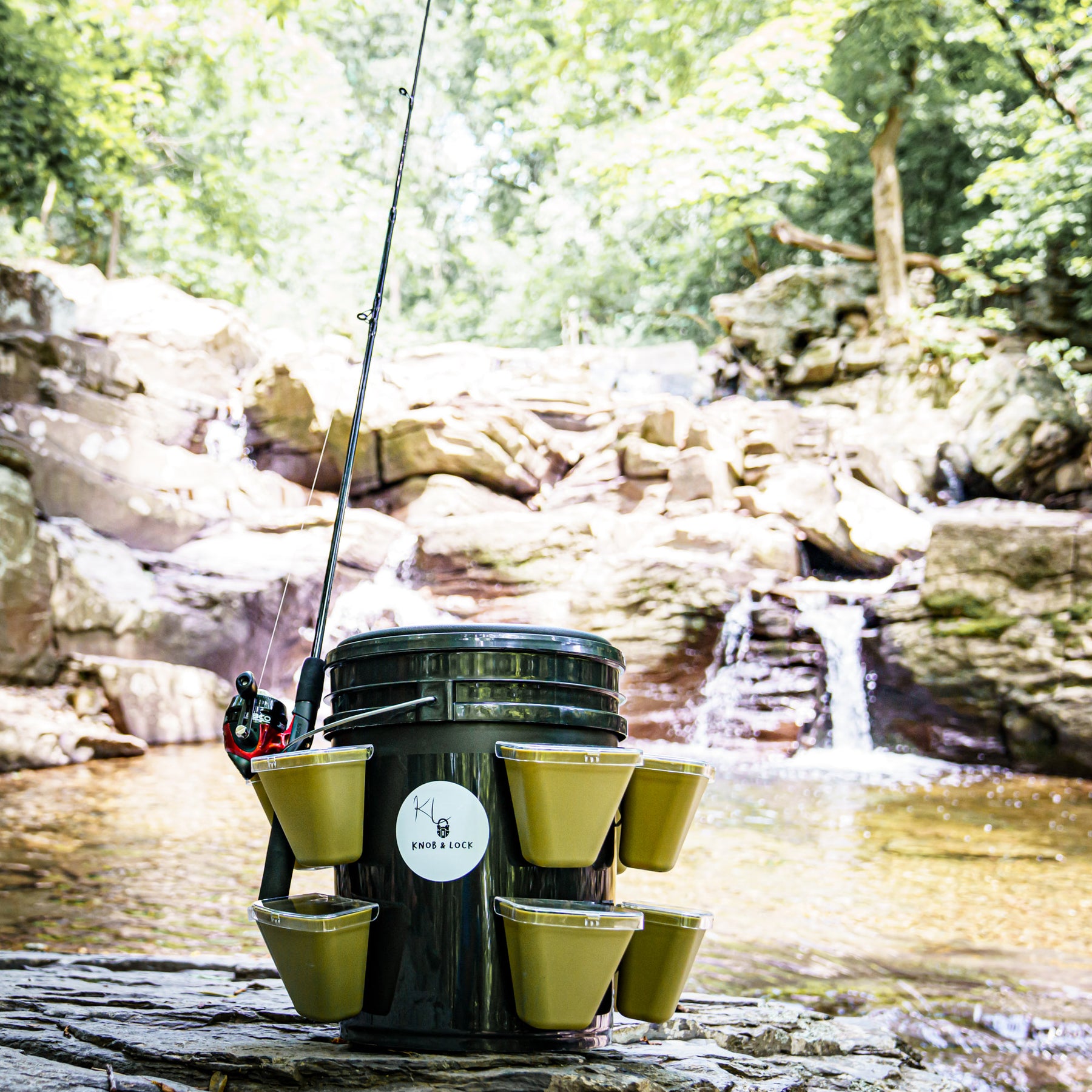 Tackle-Bucket: All-In-One Fishing System – Knob and Lock