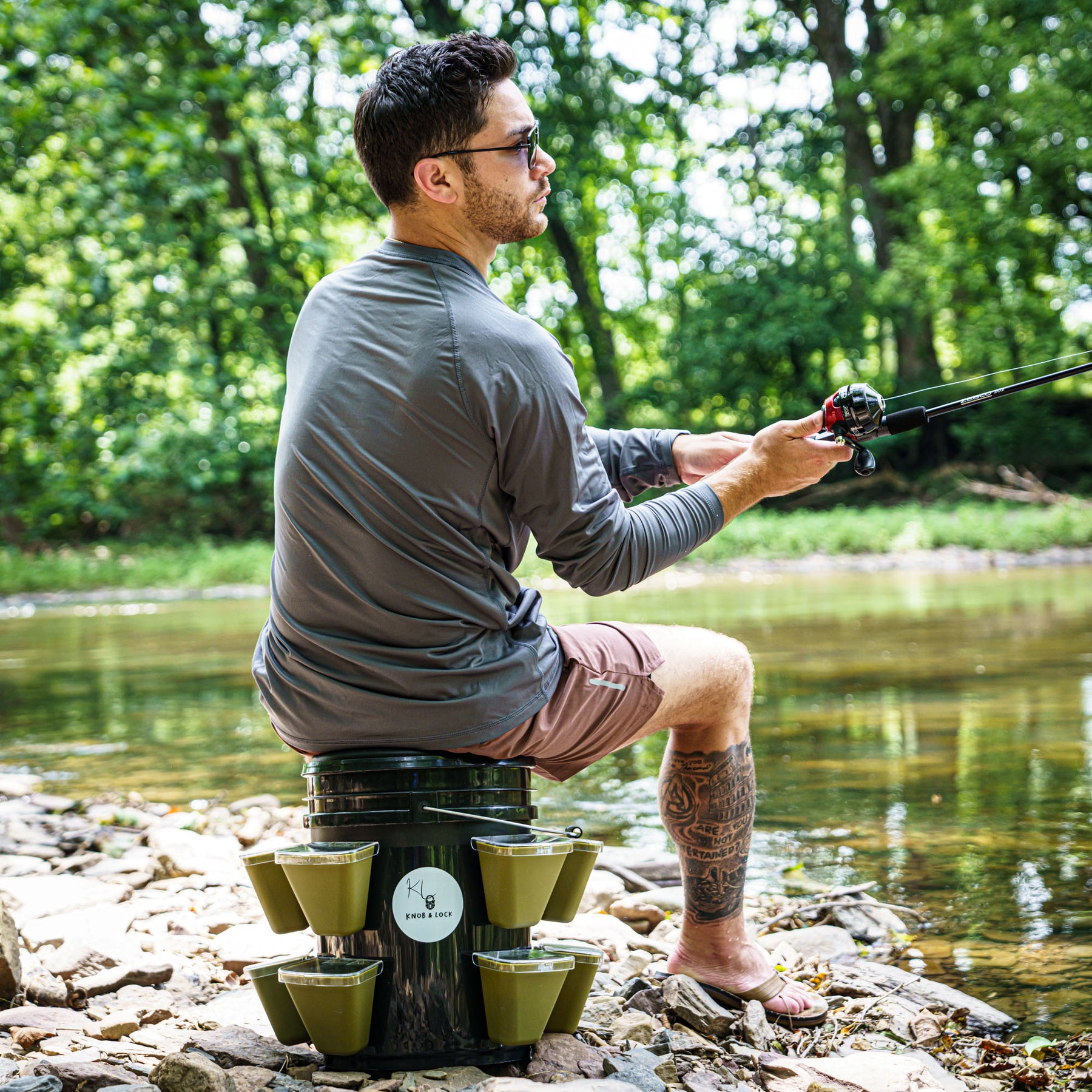 Tackle-Bucket: All-In-One Fishing System – Knob and Lock